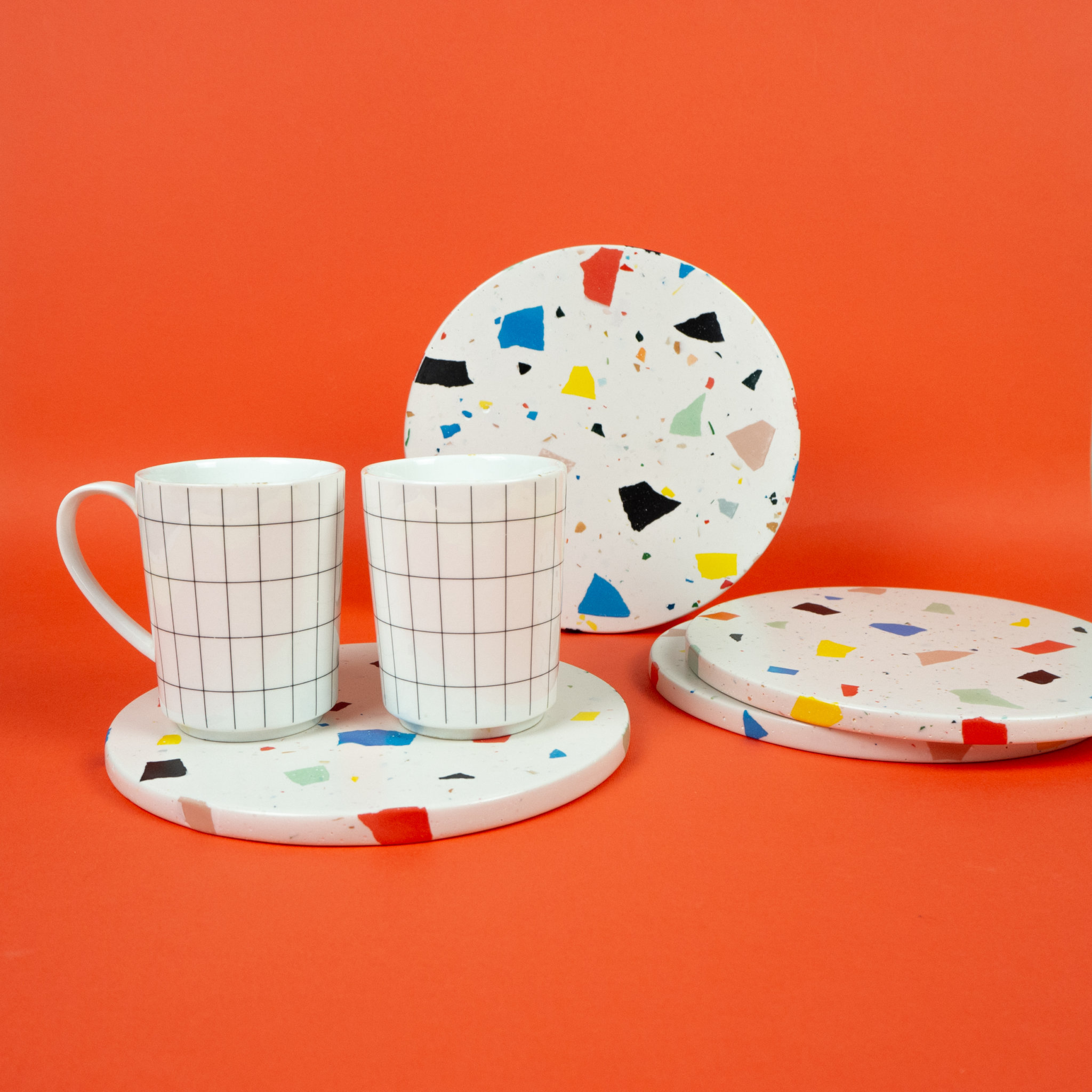 Gabrielle Hola – Handmade round multicolor terrazzo plate